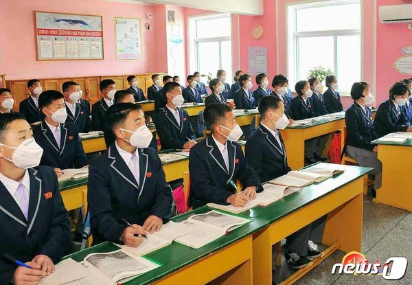 [北 포토] 북한 각지 학교, 4월 1일 개학 모임