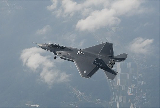 국산 전투기 KF-21 마지막 시제기 6호기 비행 성공...2026년 공군 인도