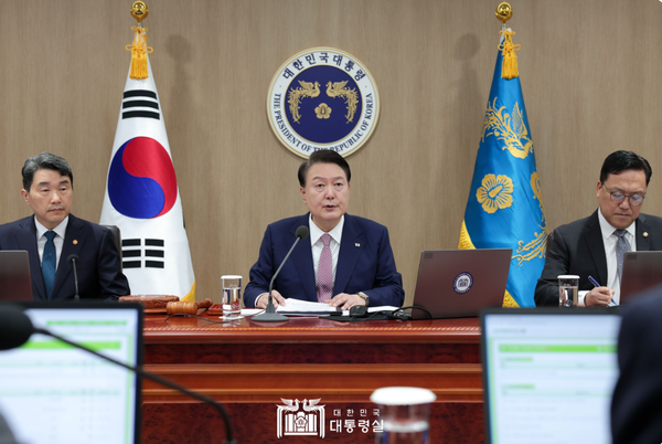 尹, 수사준칙 개정안 통과에 "검·경 상호 협력해야"